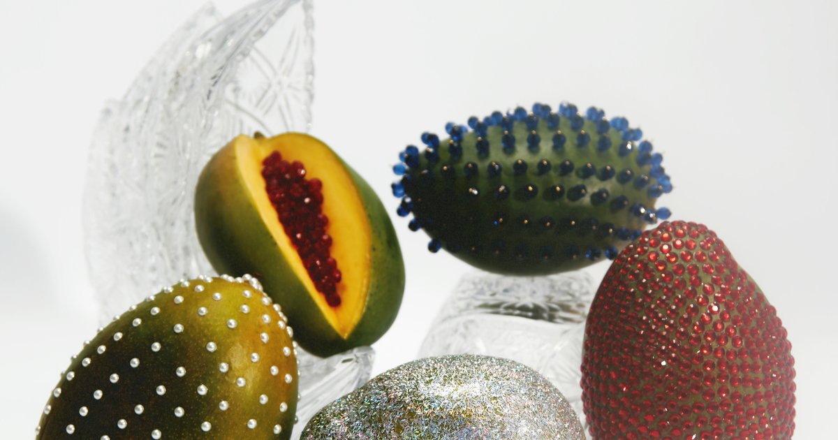 Больше цвета. 3 идеи маникюра и макияжа в стиле mango core | Flacon